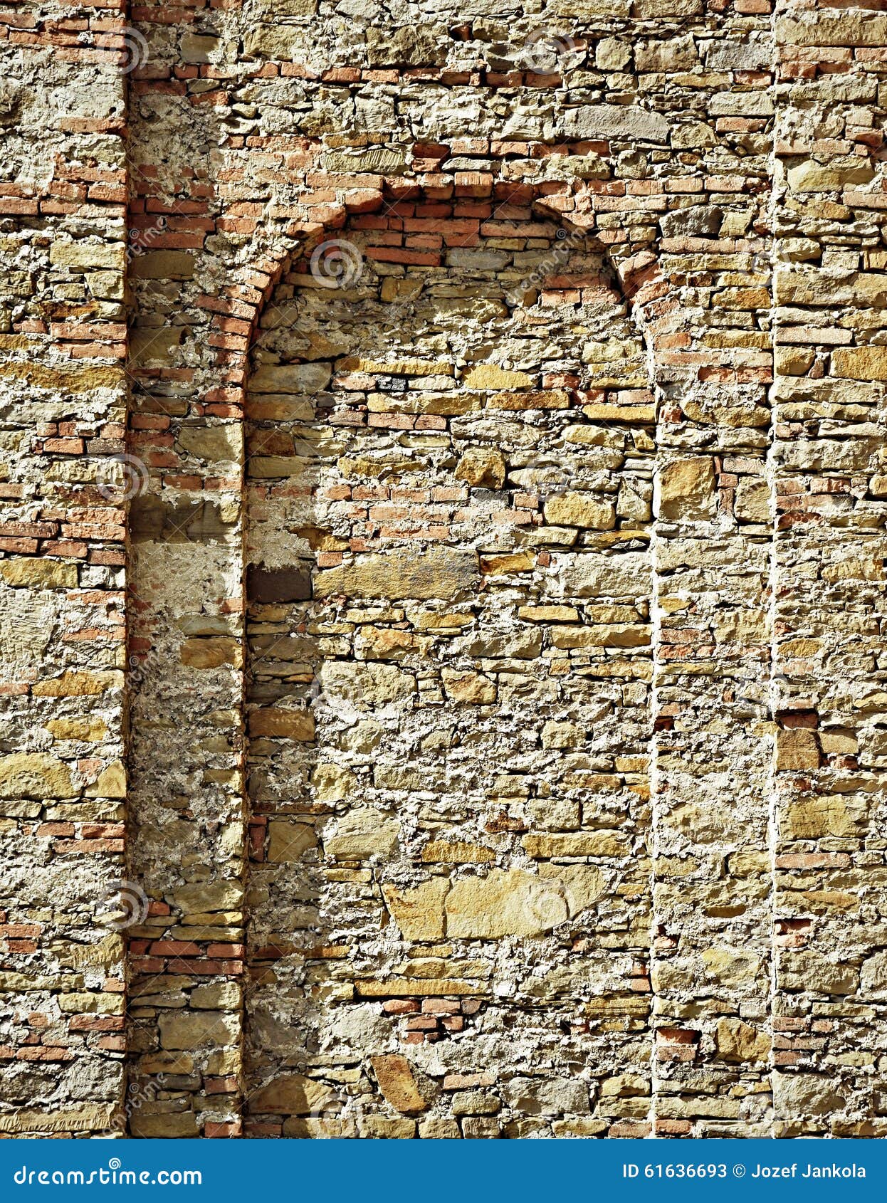 De Muur Van Het Steenkasteel Met Boog Stock Afbeelding - Image of muur ...