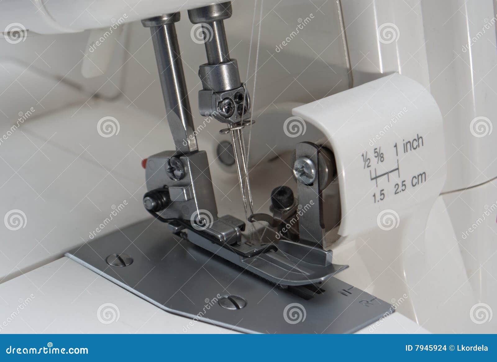 De Naaimachine Van Overlock Stock Foto - Image of plastiek, kleding ...