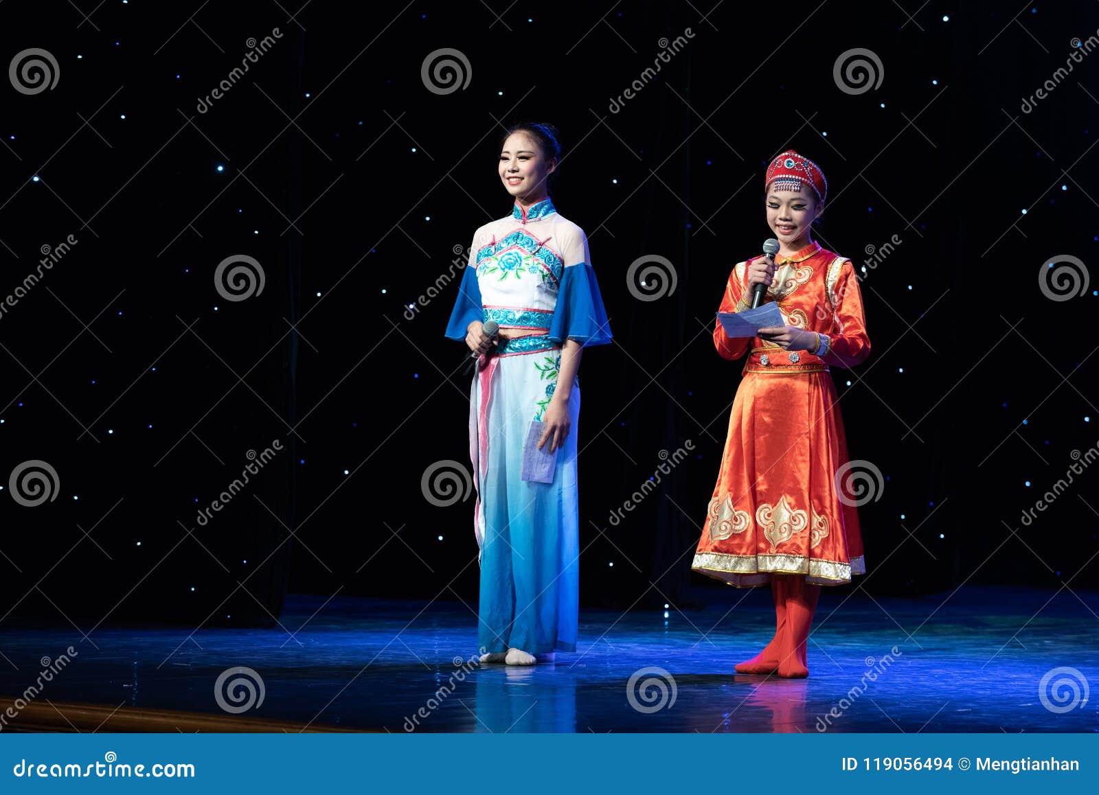 De Nationaliteit Van Compere-Mongool En Han- Redactionele Stock ...