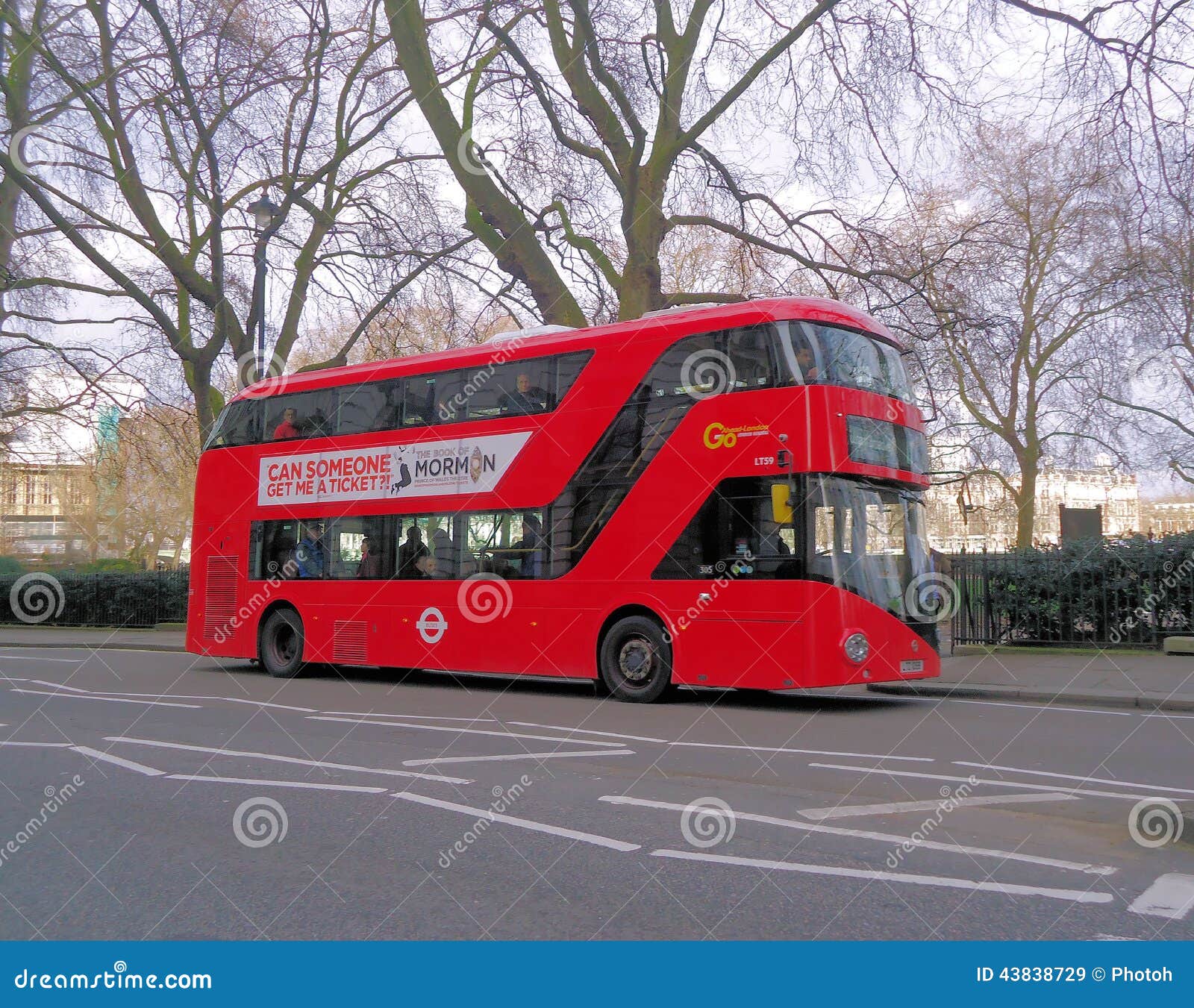 De Nieuwe Rode Bus Van Londen Redactionele Stock Afbeelding - Image of ...