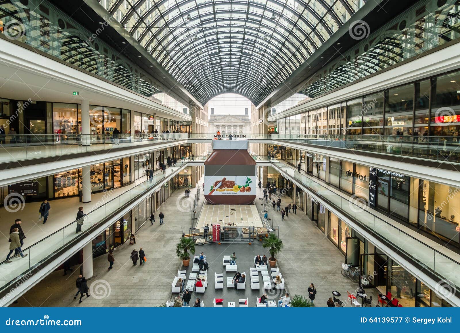 De Nieuwe Winkelcentrumwandelgalerij Van Berlijn Redactionele ...