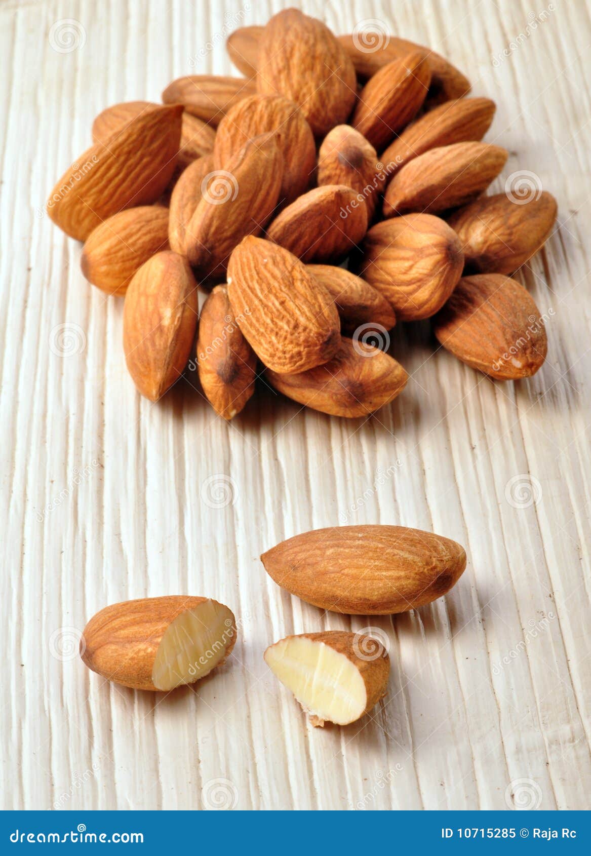 De noten van de amandel stock afbeelding. Image of smakelijk - 10715285
