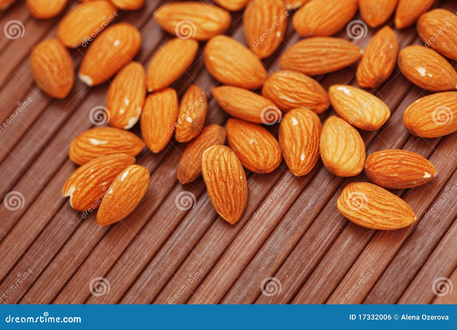 De noten van de amandel stock foto. Image of noot, noten - 17332006