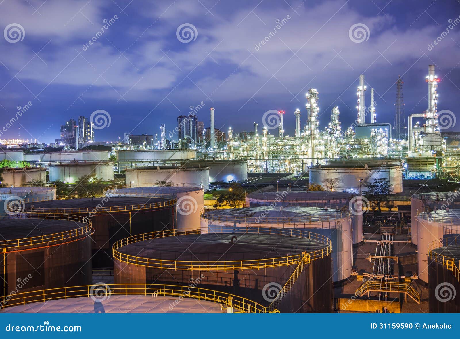 De olie refinary industrie stock foto. Image of metaal - 31159590