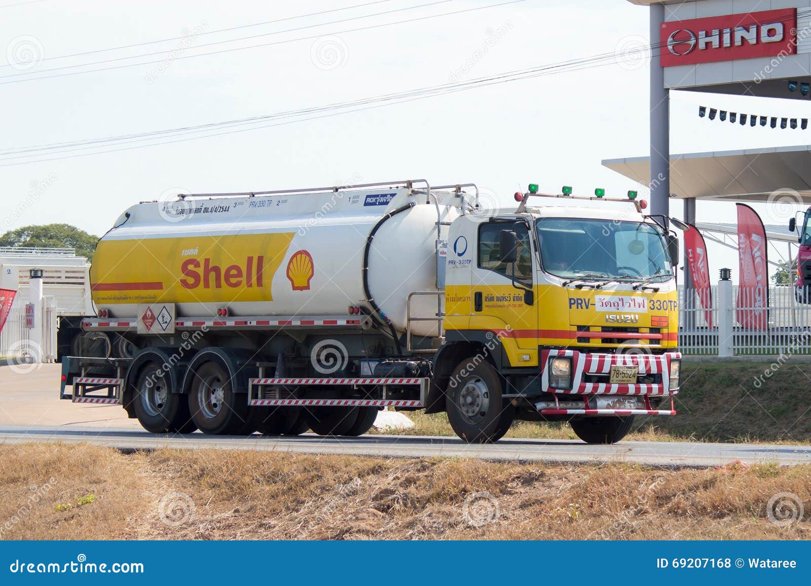 De Olie Van Het Vrachtwagenvervoer Van Shell Bedrijf Redactionele Stock ...