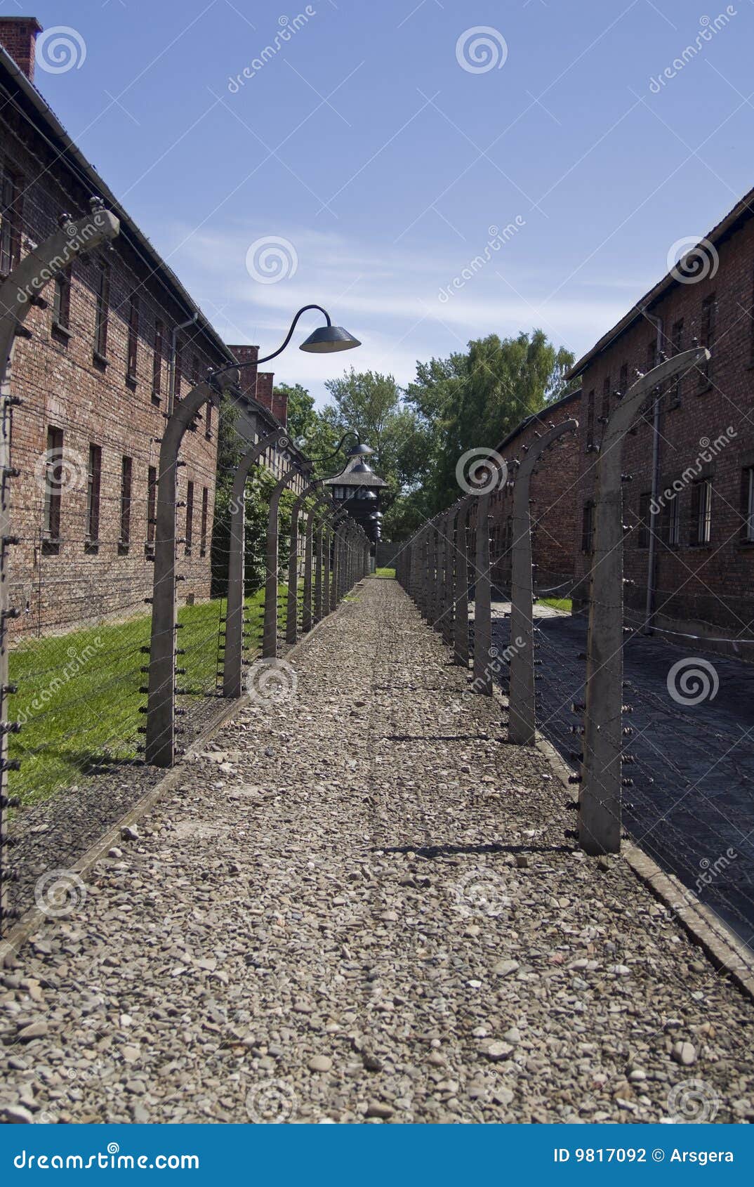 De Omheining Van De Draad in Concentratiekamp Auschwitz Redactionele ...
