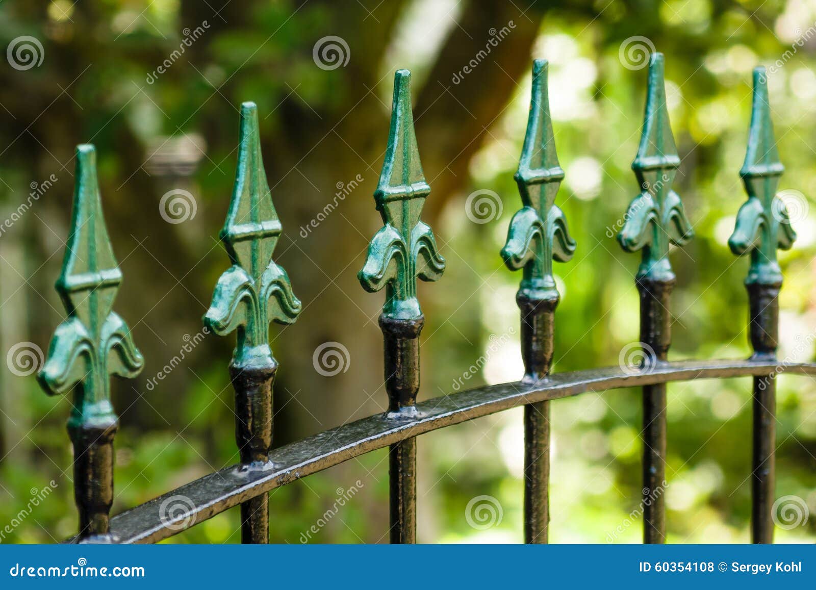 De Omheining Van Het Vervaardigd-ijzer Stock Foto - Image of metaal ...