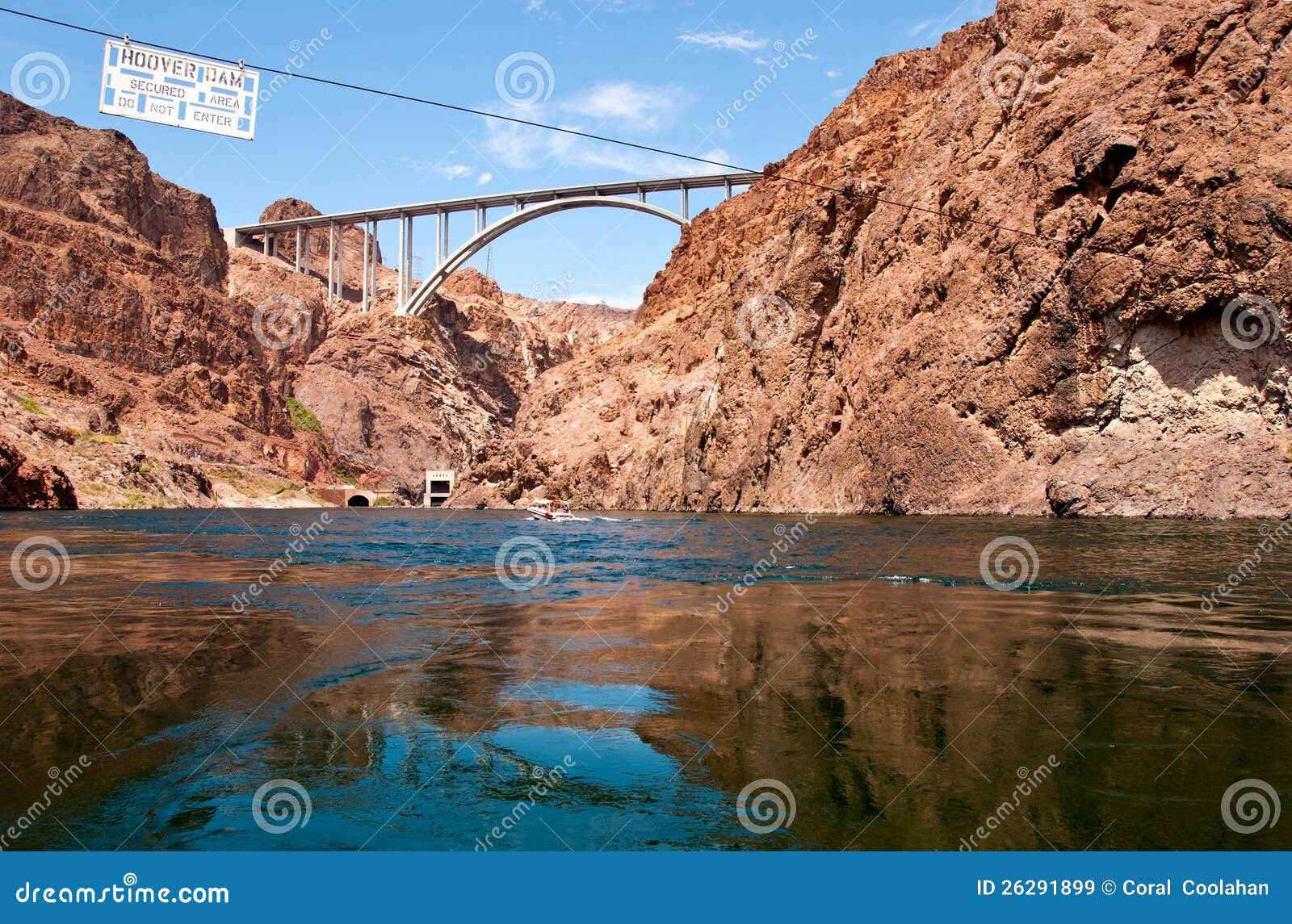 De Omleidingsbrug Van De Dam Van Hoover Stock Afbeelding - Image of ...