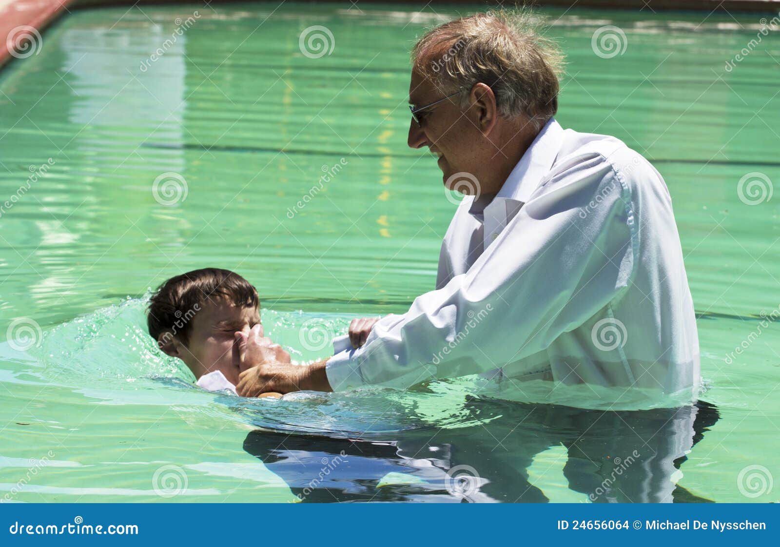 De Onderdompeling Van Het Doopsel Redactionele Stock Afbeelding - Image ...
