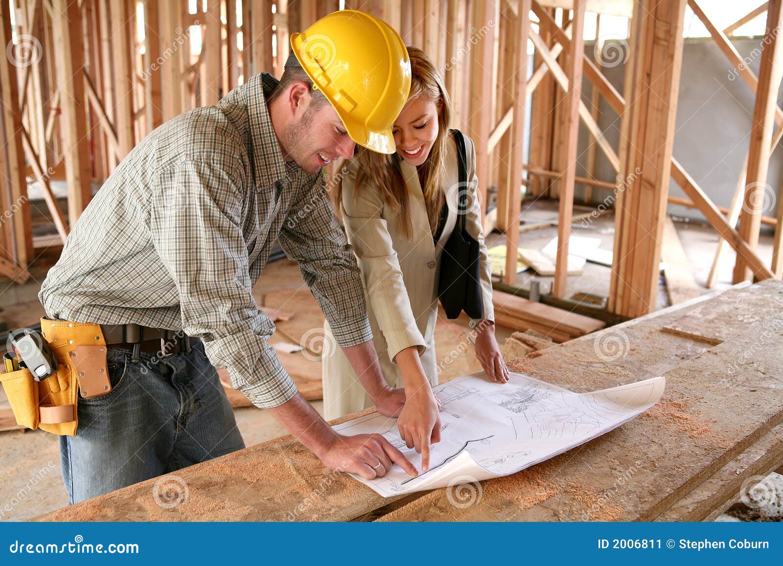 De Ontwerper Van Het Huis Met De Bouwer Van Het Huis Stock Afbeelding ...