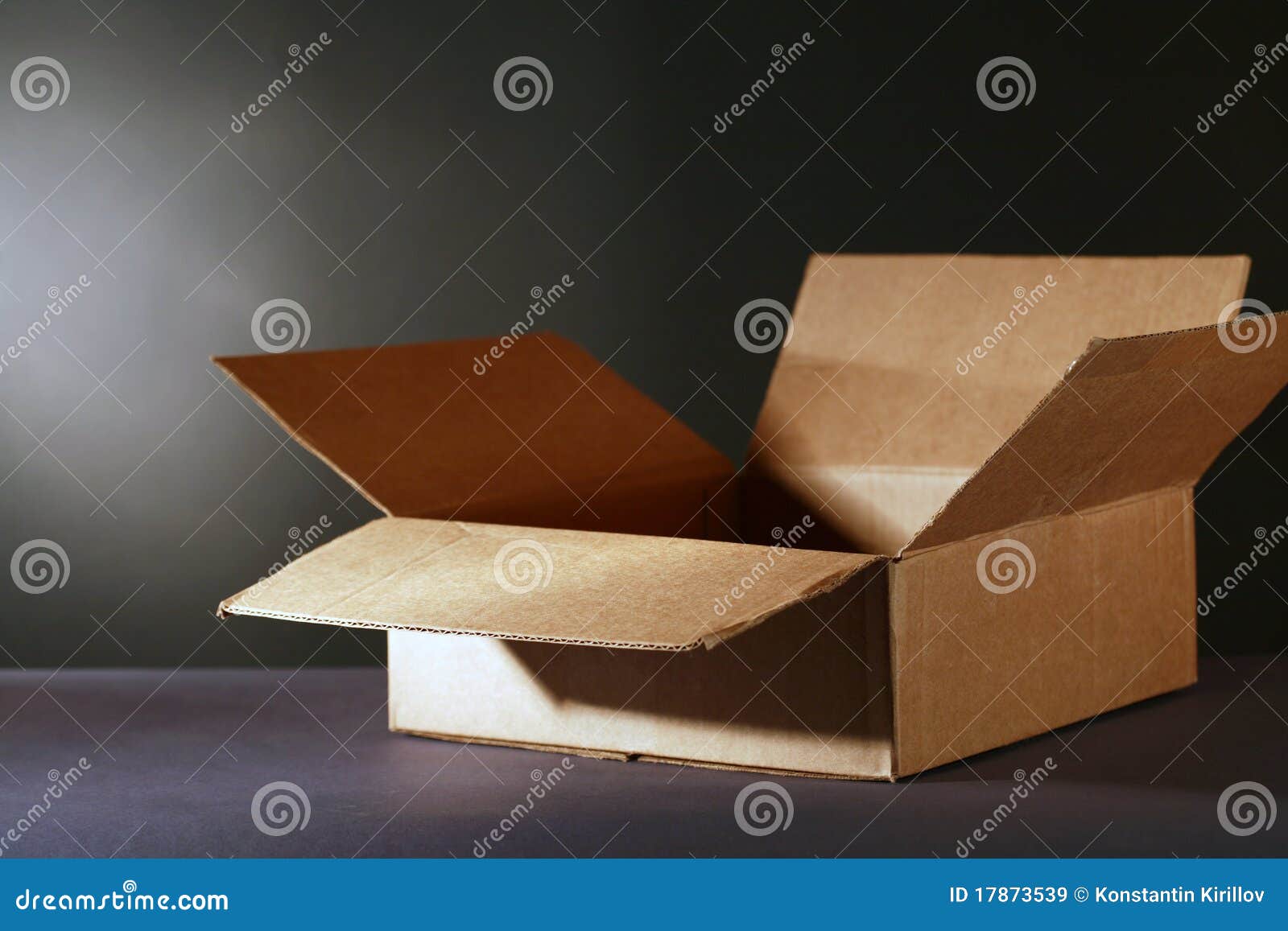 De Open Doos Van Het Karton Stock Afbeelding - Image of huis, actie ...