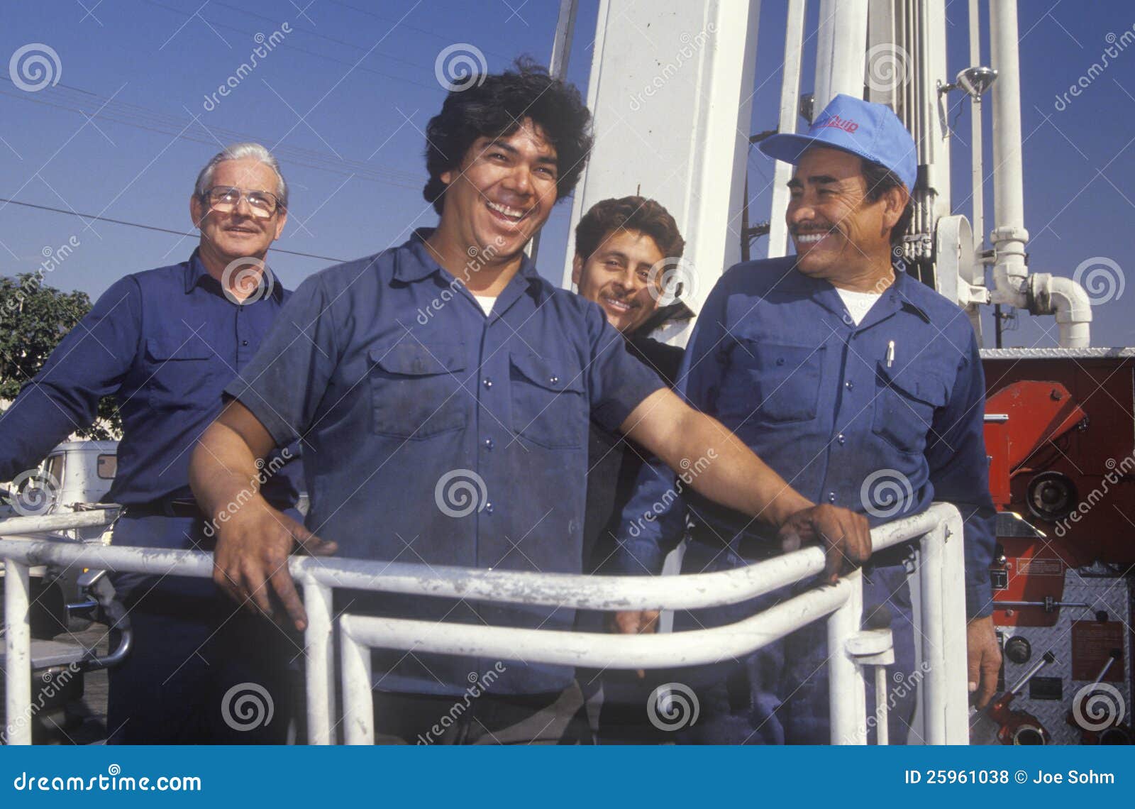 De in Orde Makende Bemanning Van De Boom Redactionele Stock Foto ...