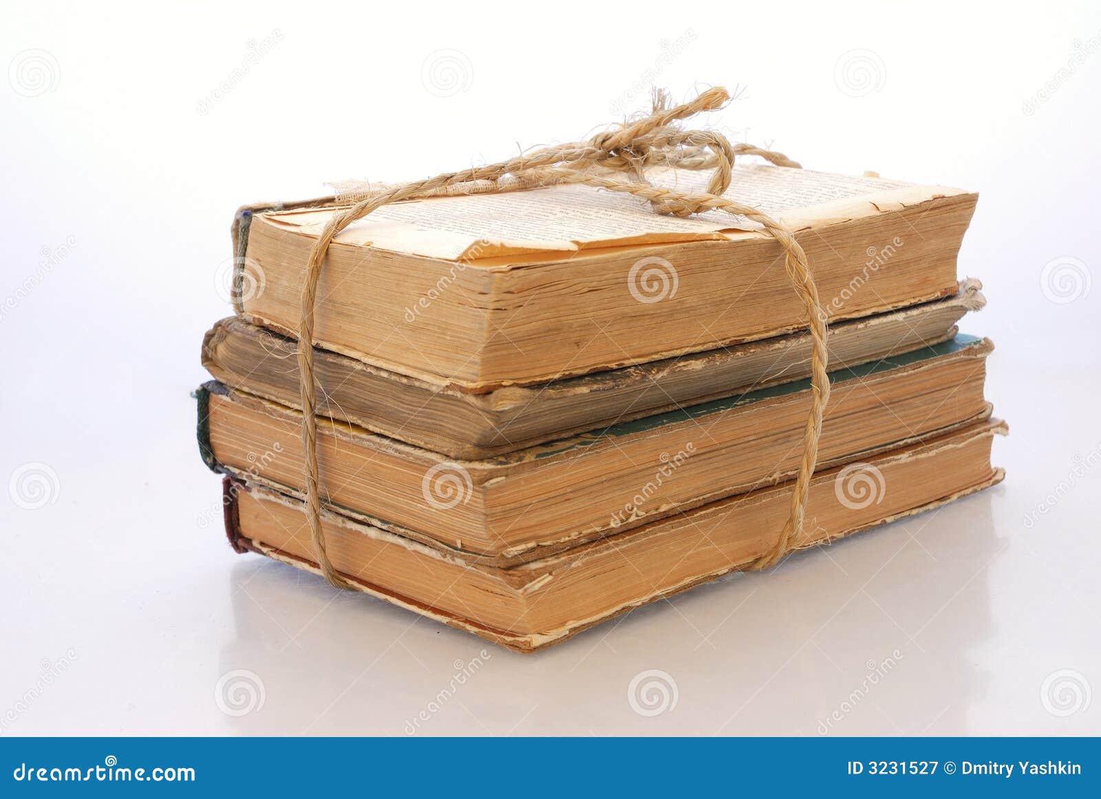 De Oude Boeken Van De Bundel Stock Afbeelding - Image of vezel ...