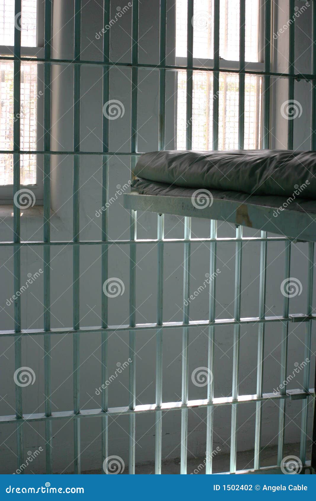 De Oude Cel Van De Gevangenis Stock Foto - Image of staven, beperking ...