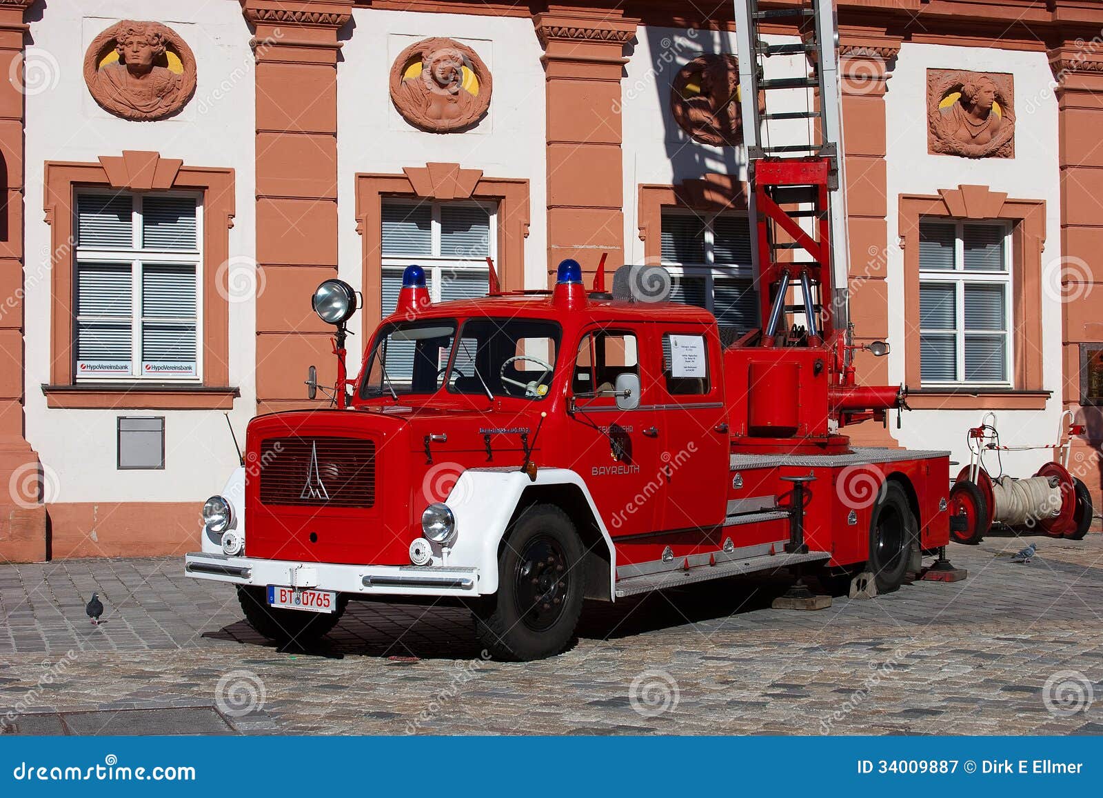 De Oude Duitse Auto Van De Brandbrigade - Magirus Deutz Redactionele ...