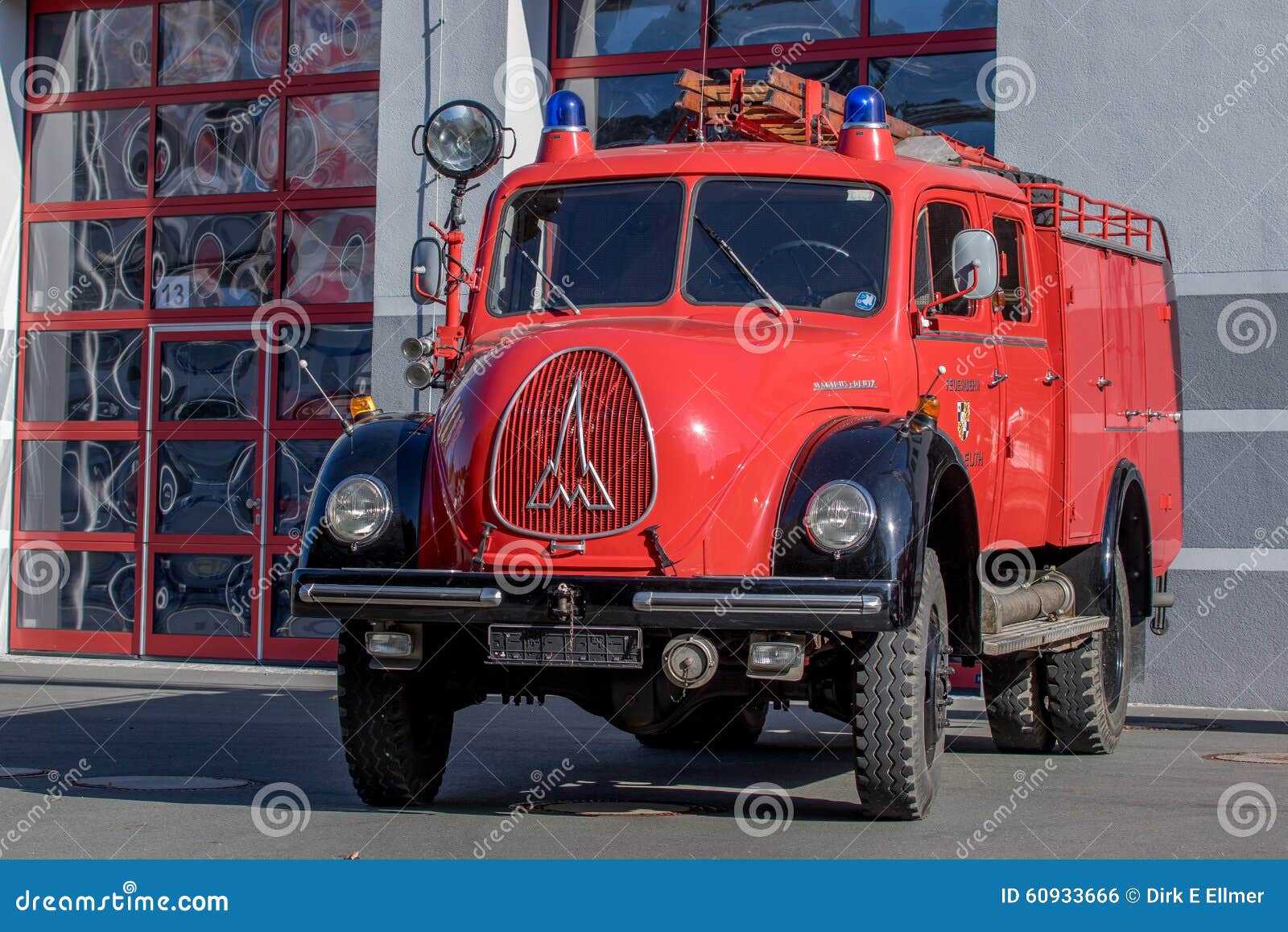 De Oude Duitse Auto Van De Brandbrigade - Magirus Deutz Redactionele ...