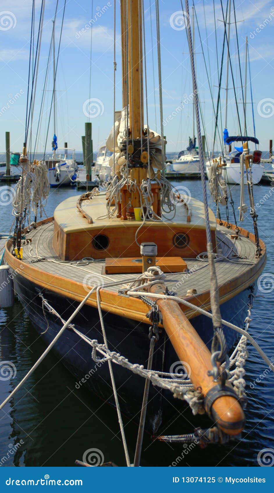 De Oude Houten Boot Van Het Zeil Stock Afbeelding - Image of vangst ...