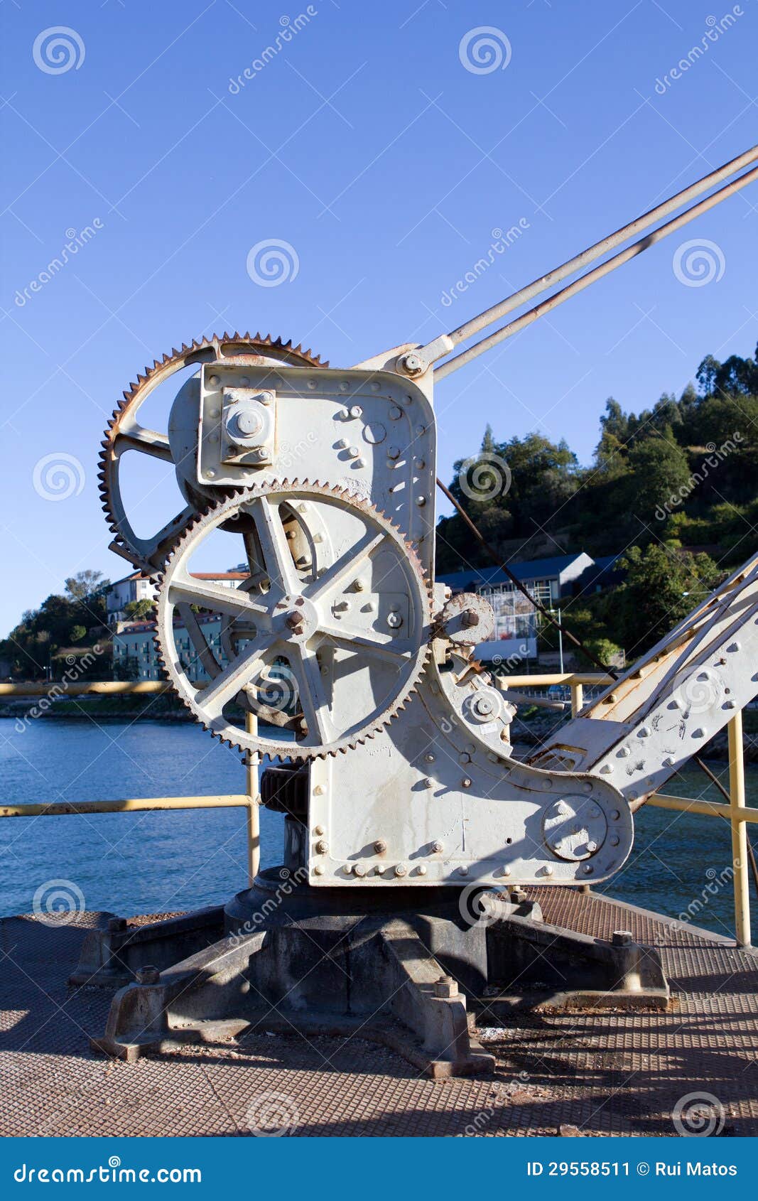 De Oude Kraan Van Het Ijzer Stock Afbeelding - Image of motor, ijzer ...