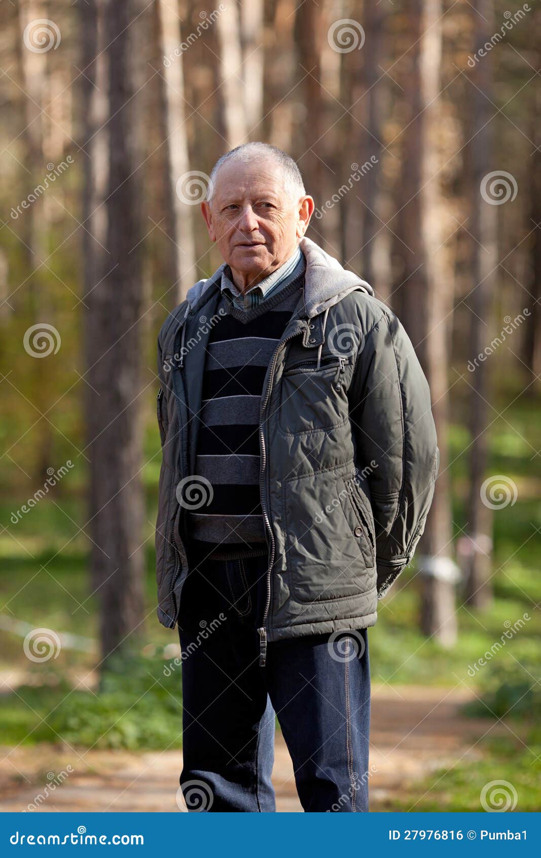 De Oude Mens Van Het Portret Stock Foto - Image of groen, enkelvoudig ...