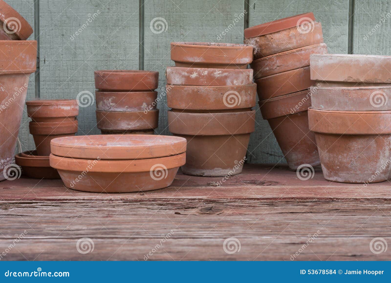 De Oude Potten Van De Bloem Stock Foto - Image of lijst, tuin: 53678584