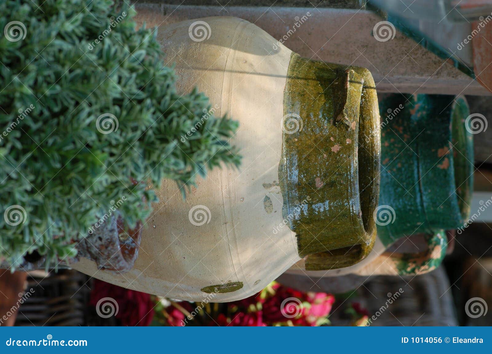 De oude Potten van de Klei stock foto. Image of hoop, voedsel - 1014056