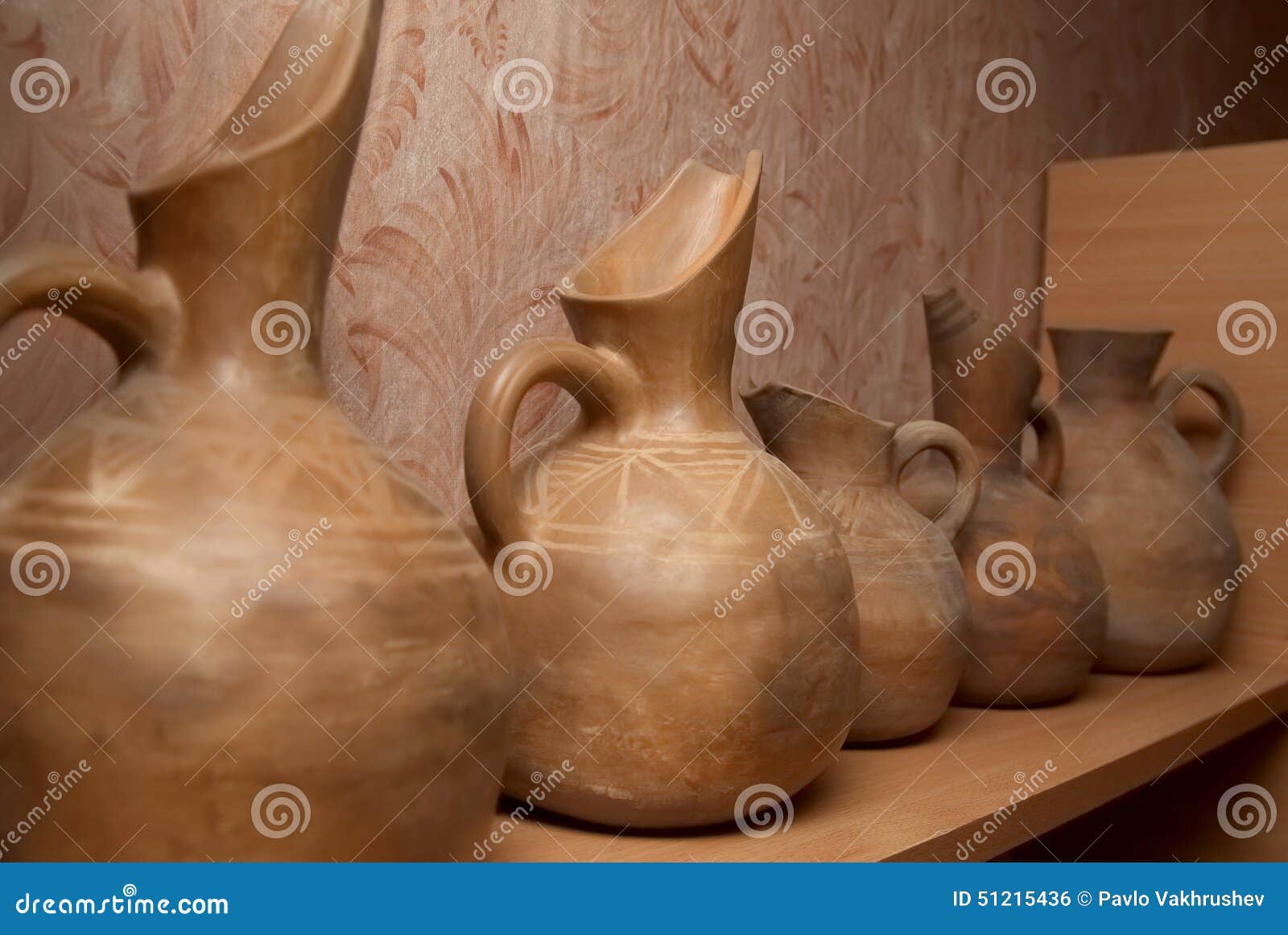 De oude Potten van de Klei stock foto. Image of pottenbakker - 51215436