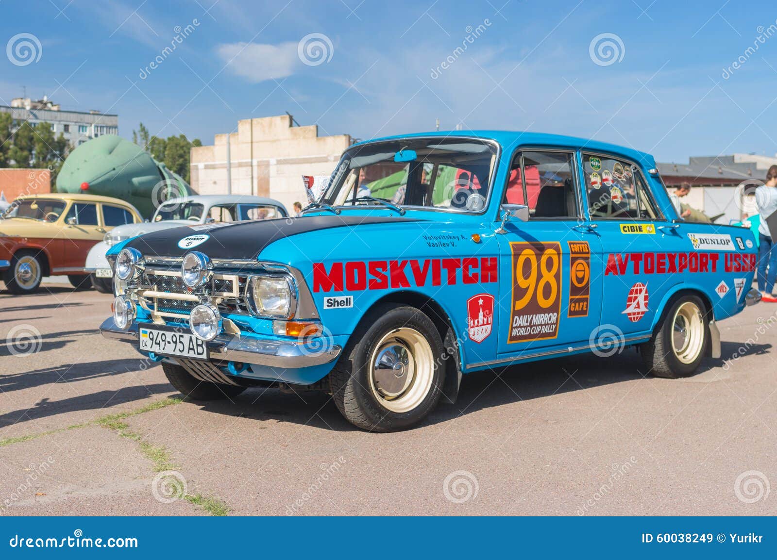 De Oude Sovjetauto Moskvitch 412 Op Auto Retro Van Dniepr Toont ...