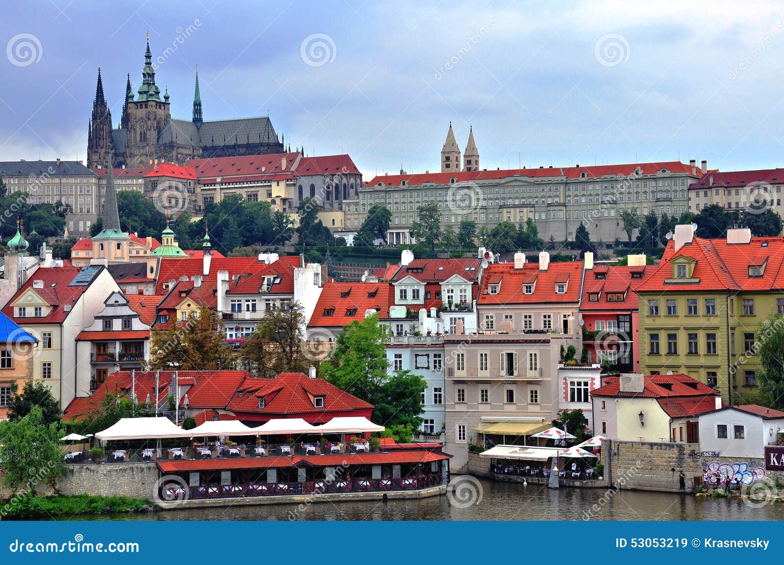 De Oude Stad van Praag redactionele stock afbeelding. Image of mening ...