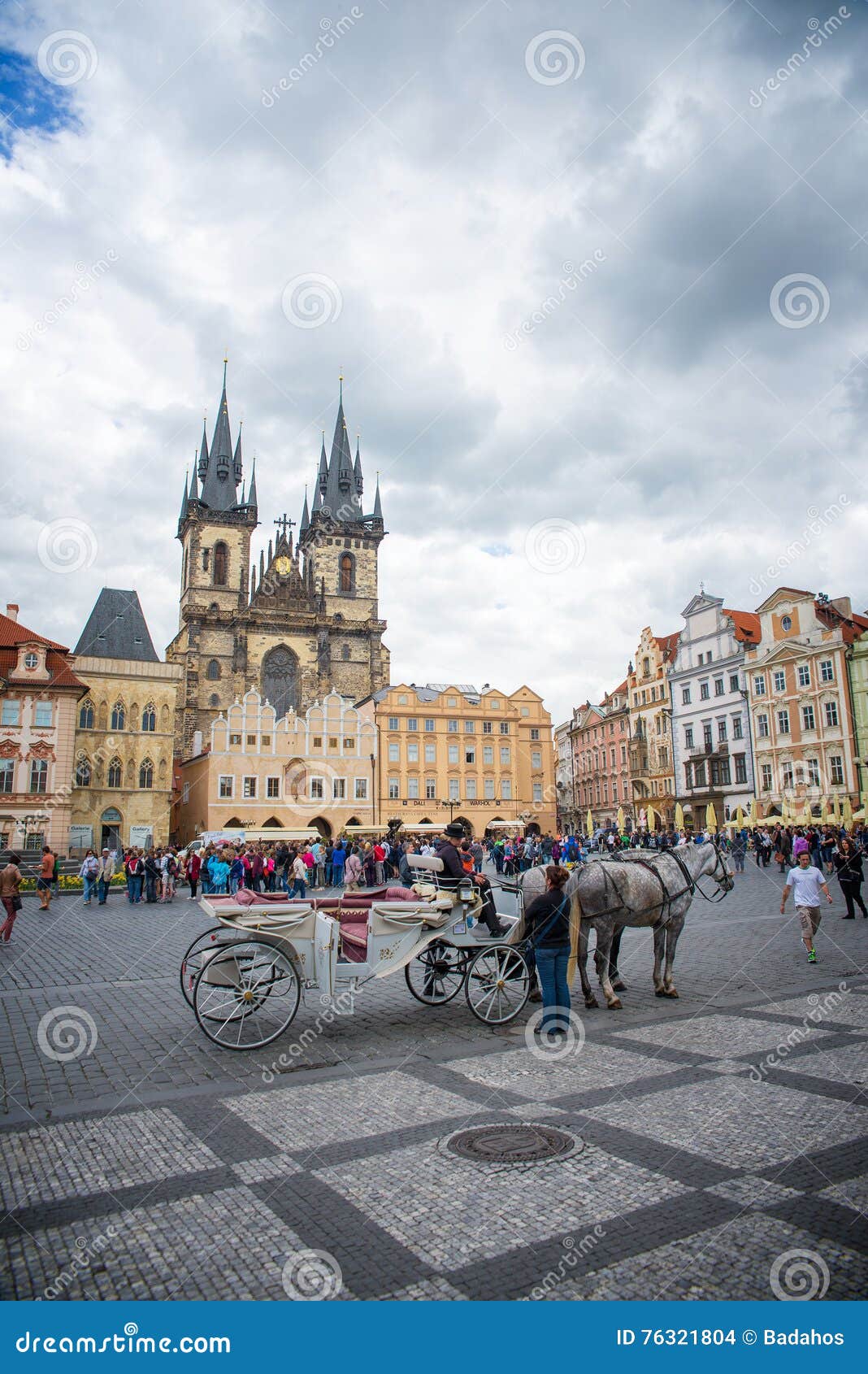 De oude stad van Praag redactionele stock afbeelding. Image of bohemen ...