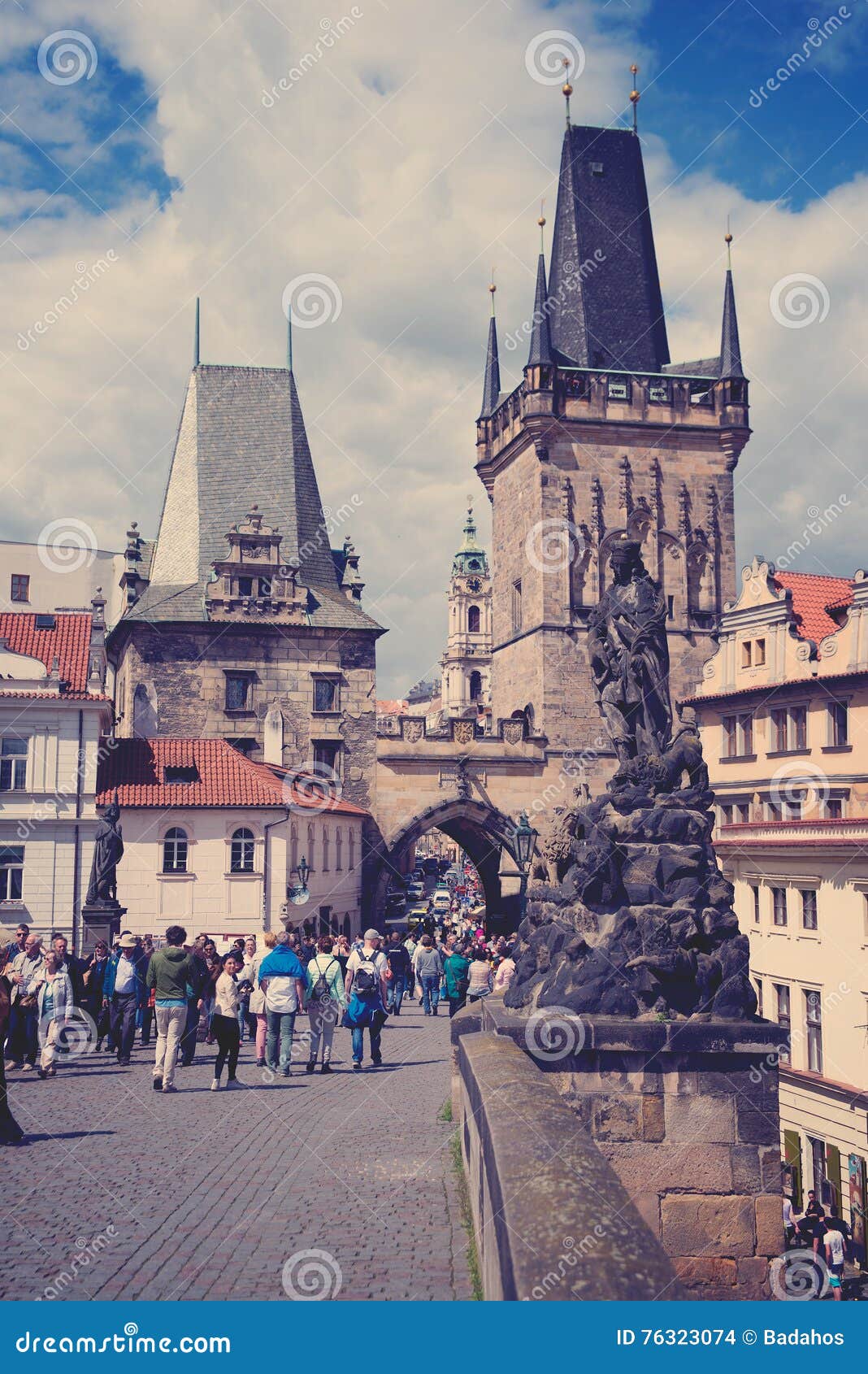 De oude stad van Praag redactionele stock afbeelding. Image of rivier ...