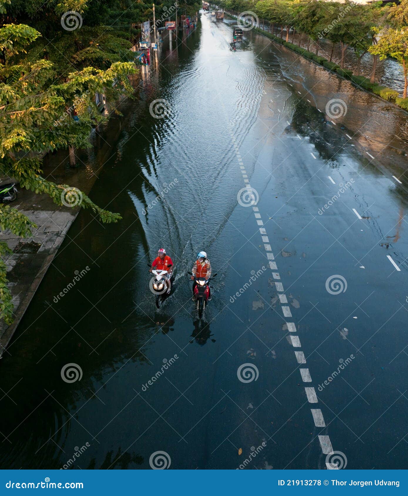 De Overstroming Van De Moesson in Bangkok, November 2011 Redactionele ...