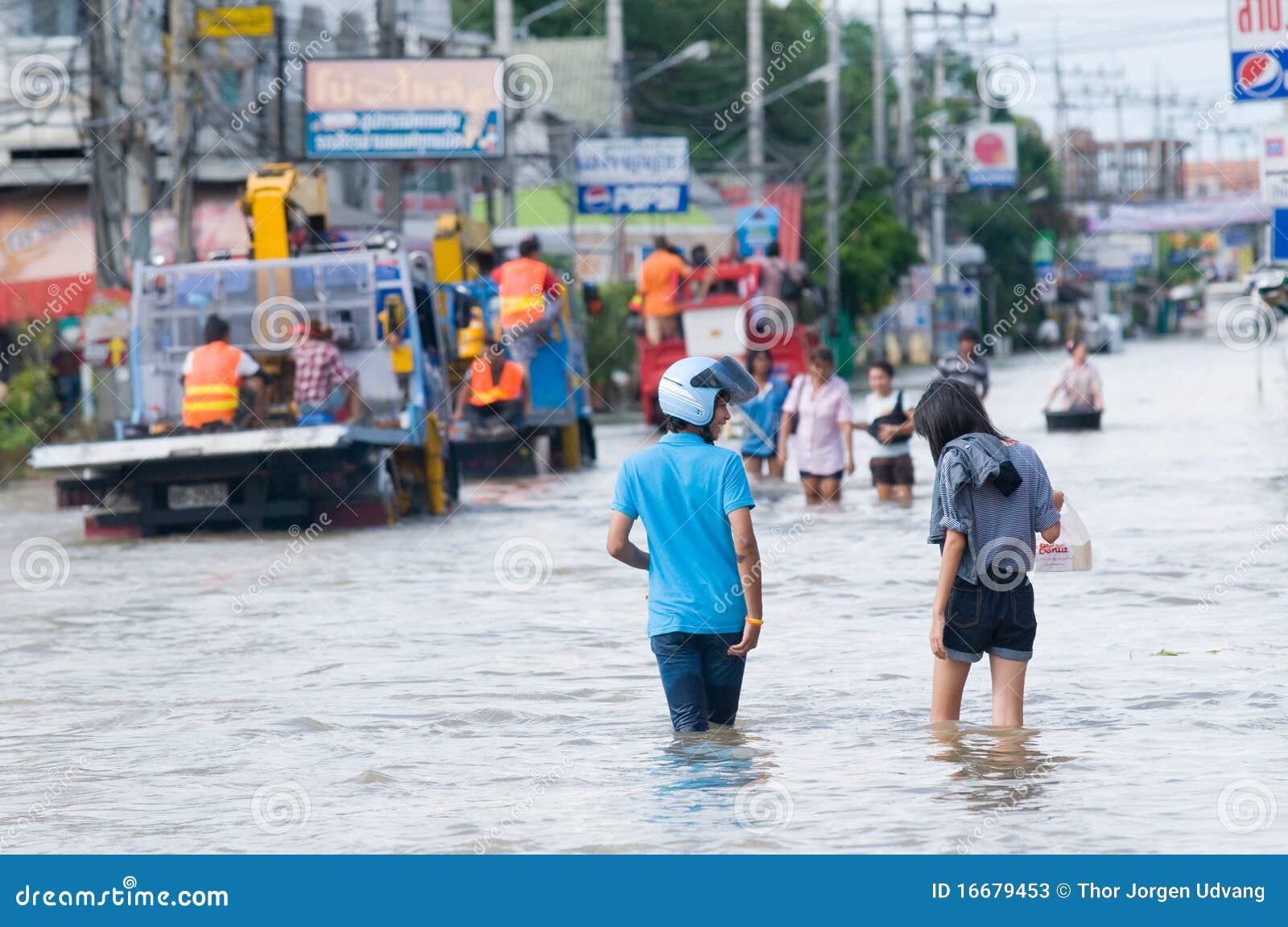 De Overstroming Van De Moesson in Nakhon Ratchasima, Thailand ...