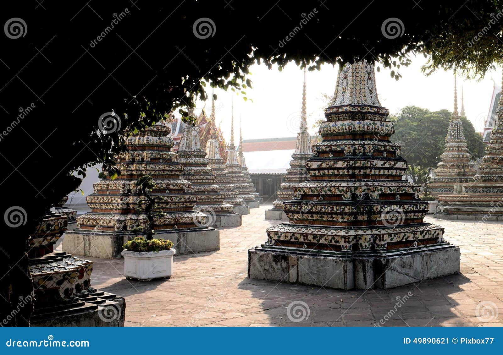 De Pagode Van Nice Bij Boeddhistische Tempel Met Het Kader Van De ...