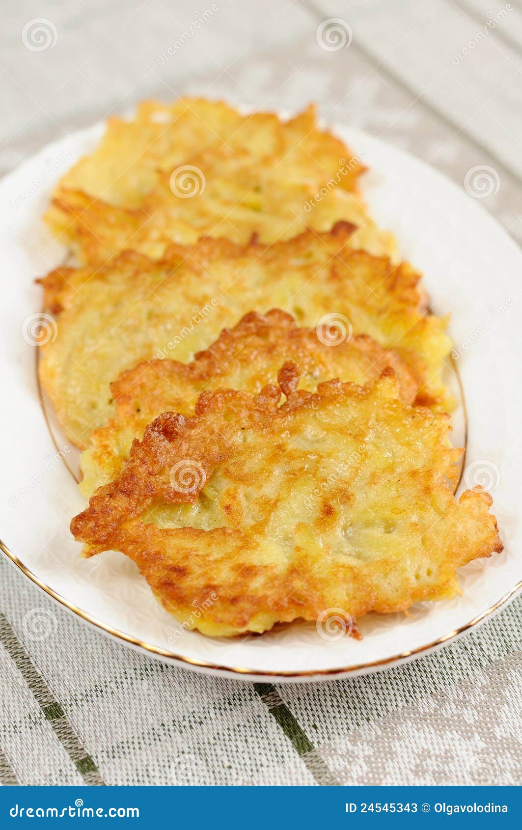 De Pannekoeken Van De Aardappel Stock Afbeelding - Image of geïsoleerd ...