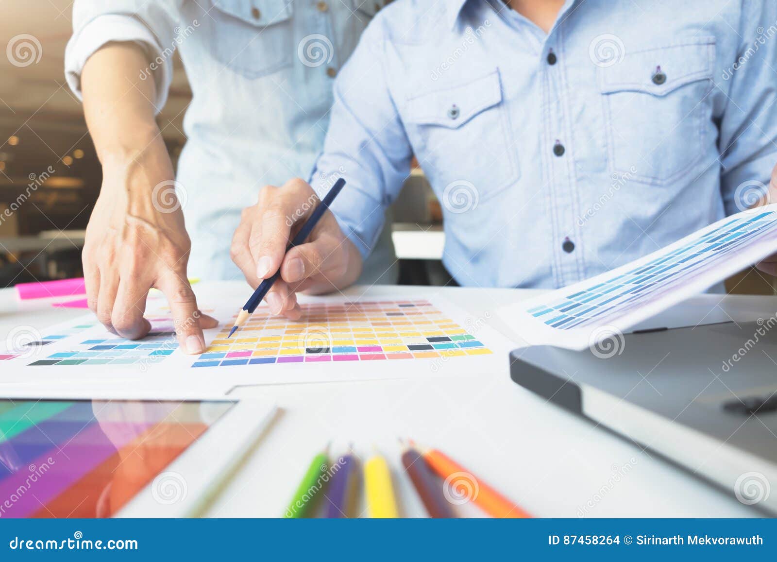 De Partnerteam Van De Ontwerper Grafisch Kunstenaar Stock Foto - Image ...