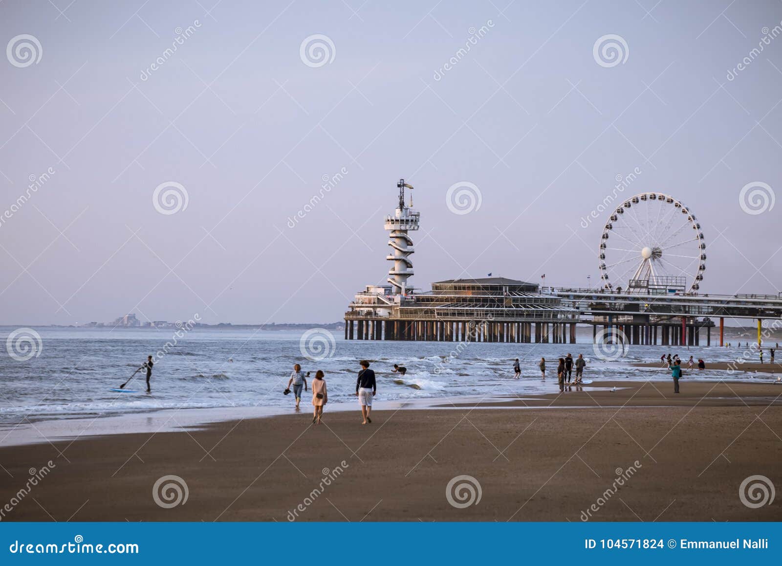 De Pier Scheveningen Den Haag Image stock éditorial - Image du vacances ...
