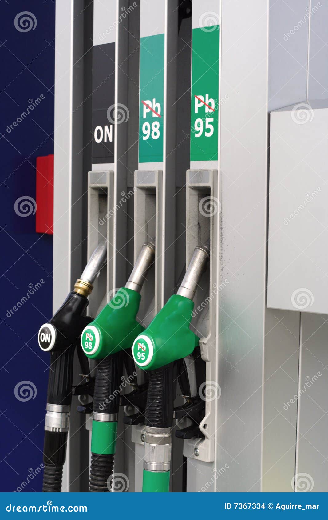 De Pijpen Van Het Benzinestation Stock Foto - Image of emissie ...