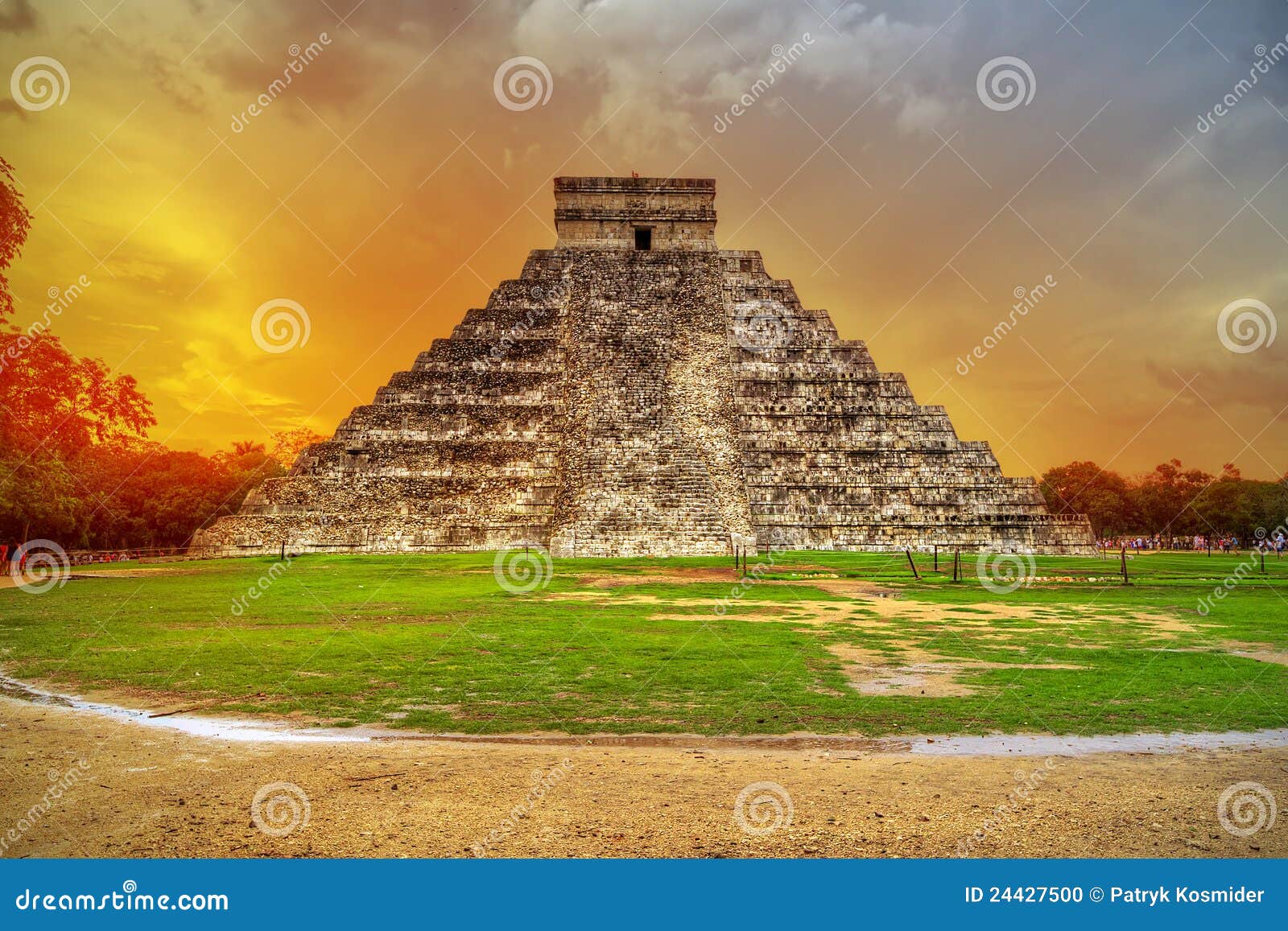 De Piramide Van Kukulkan Bij Zonsondergang Stock Foto - Image of ...