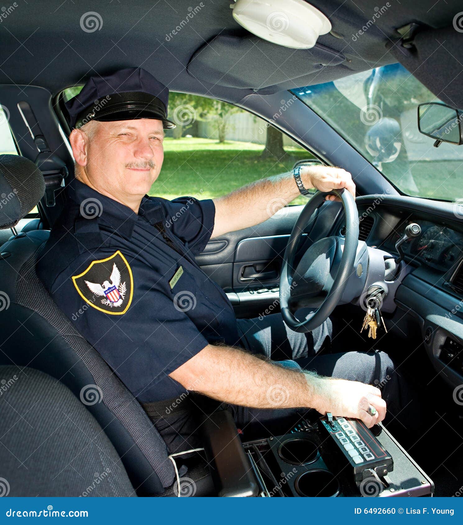De Politieman Drijft De Auto Van De Ploeg Stock Foto - Image of sheriff ...
