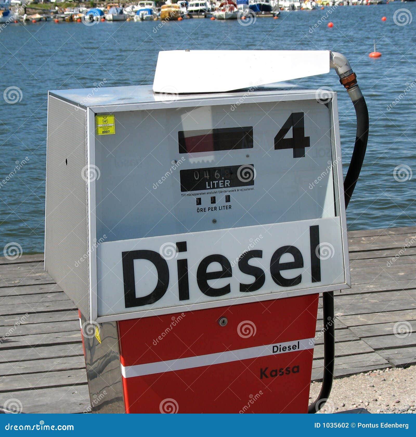 De pomp van de benzine stock foto. Image of diesel, brandstof - 1035602