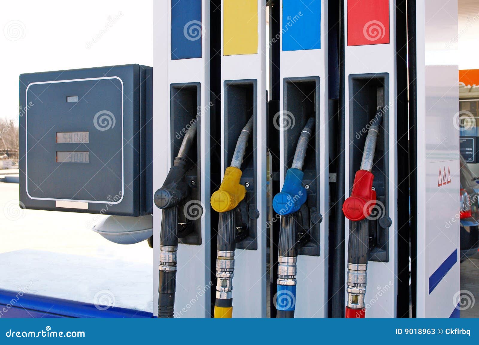 De pomp van de benzine stock afbeelding. Image of industrie - 9018963