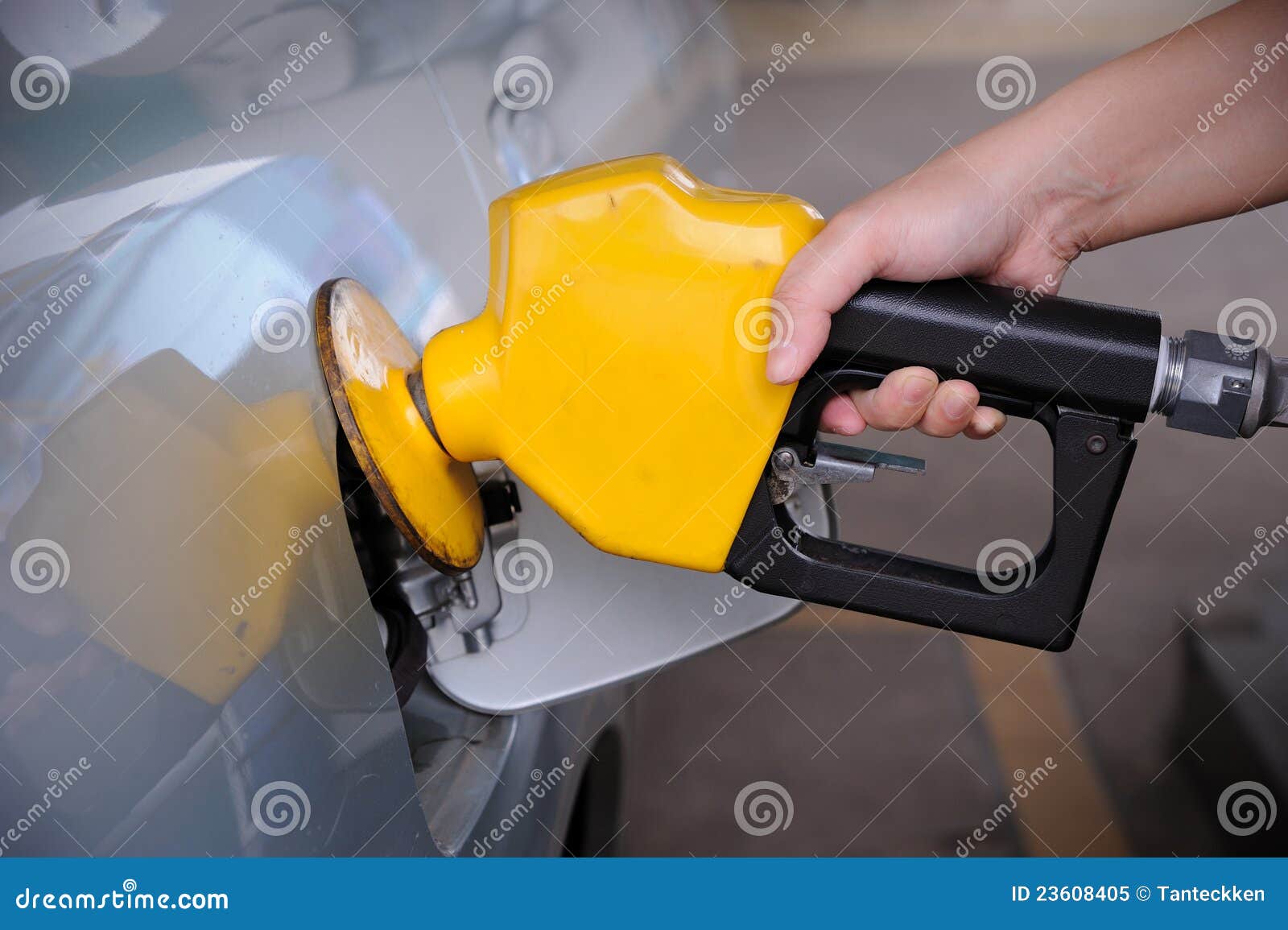 De Pomp Van De Benzine Het Vullen Stock Afbeelding - Image of post ...