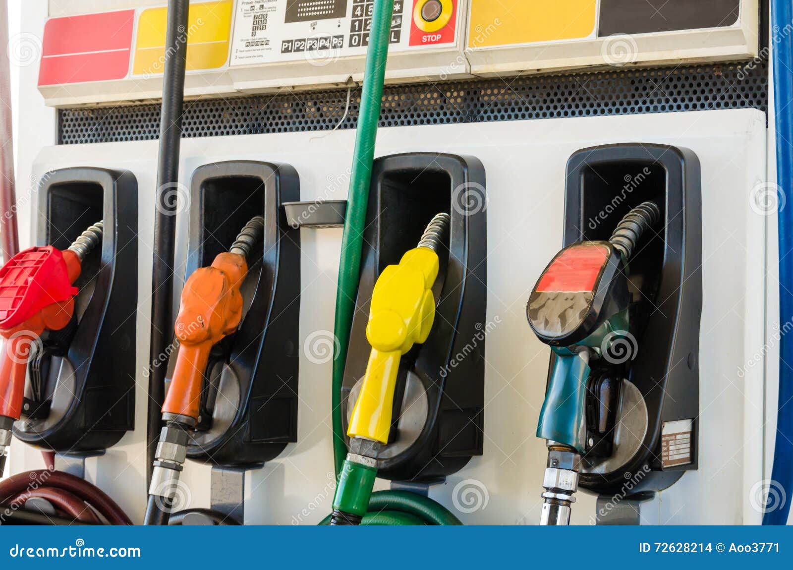 De pomp van de brandstof stock foto. Image of onderhoud - 72628214