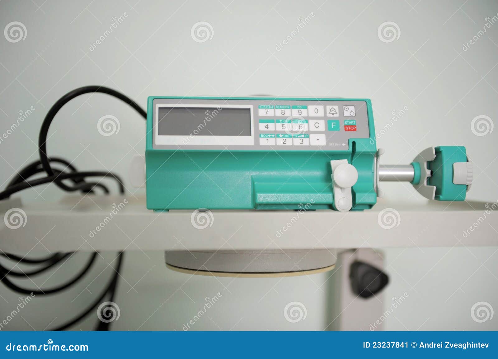 De Pomp Van De Spuit Met Monitor Stock Afbeelding - Image of ziekenhuis ...