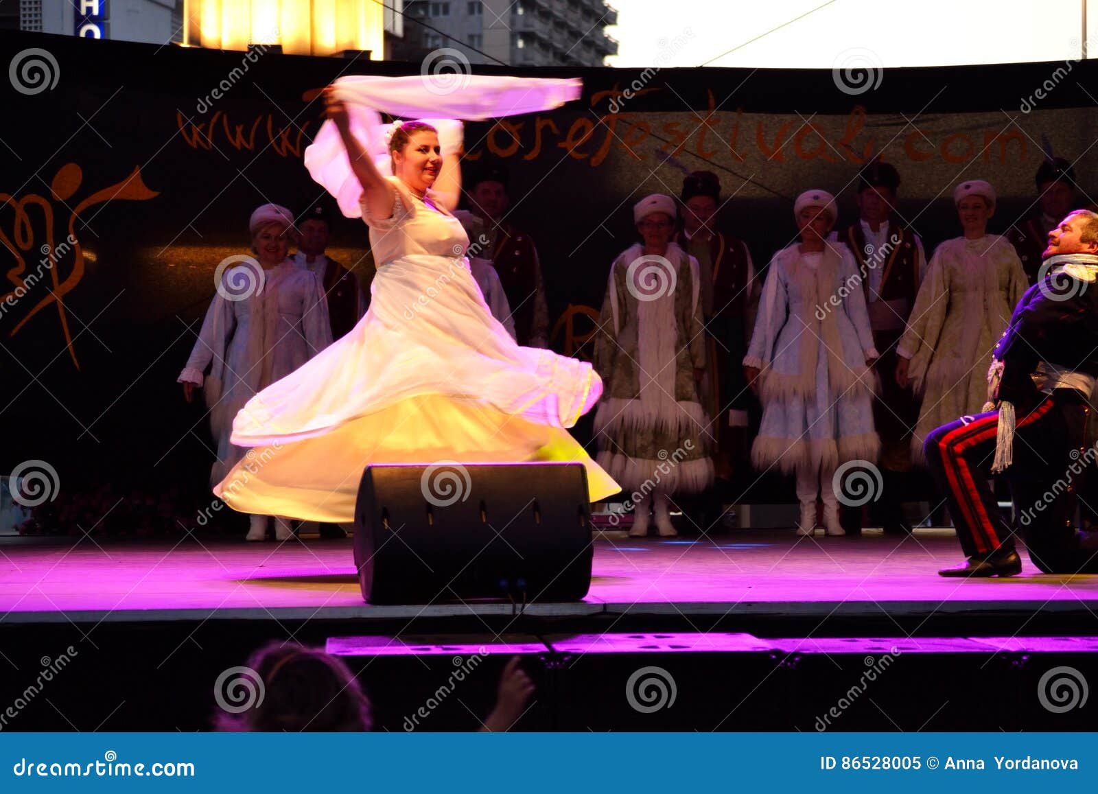 De Poolse Prestaties Van Het Dansersstadium Redactionele Afbeelding ...