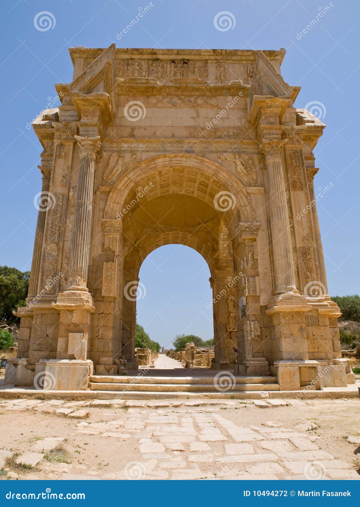 De poort stock foto. Image of decoratie, ruïne, bestrating - 10494272