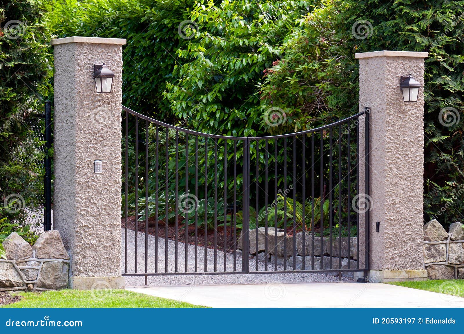 De Poort Van Het Smeedijzer Stock Afbeelding - Image of bescherming ...