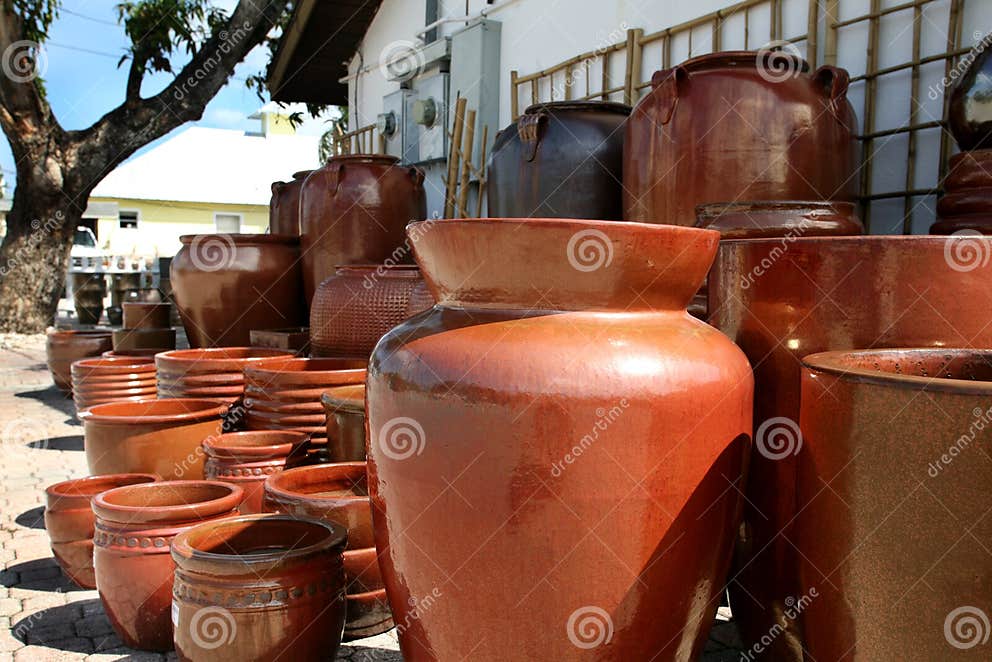 De potten van de klei stock afbeelding. Image of nieuw - 4538037