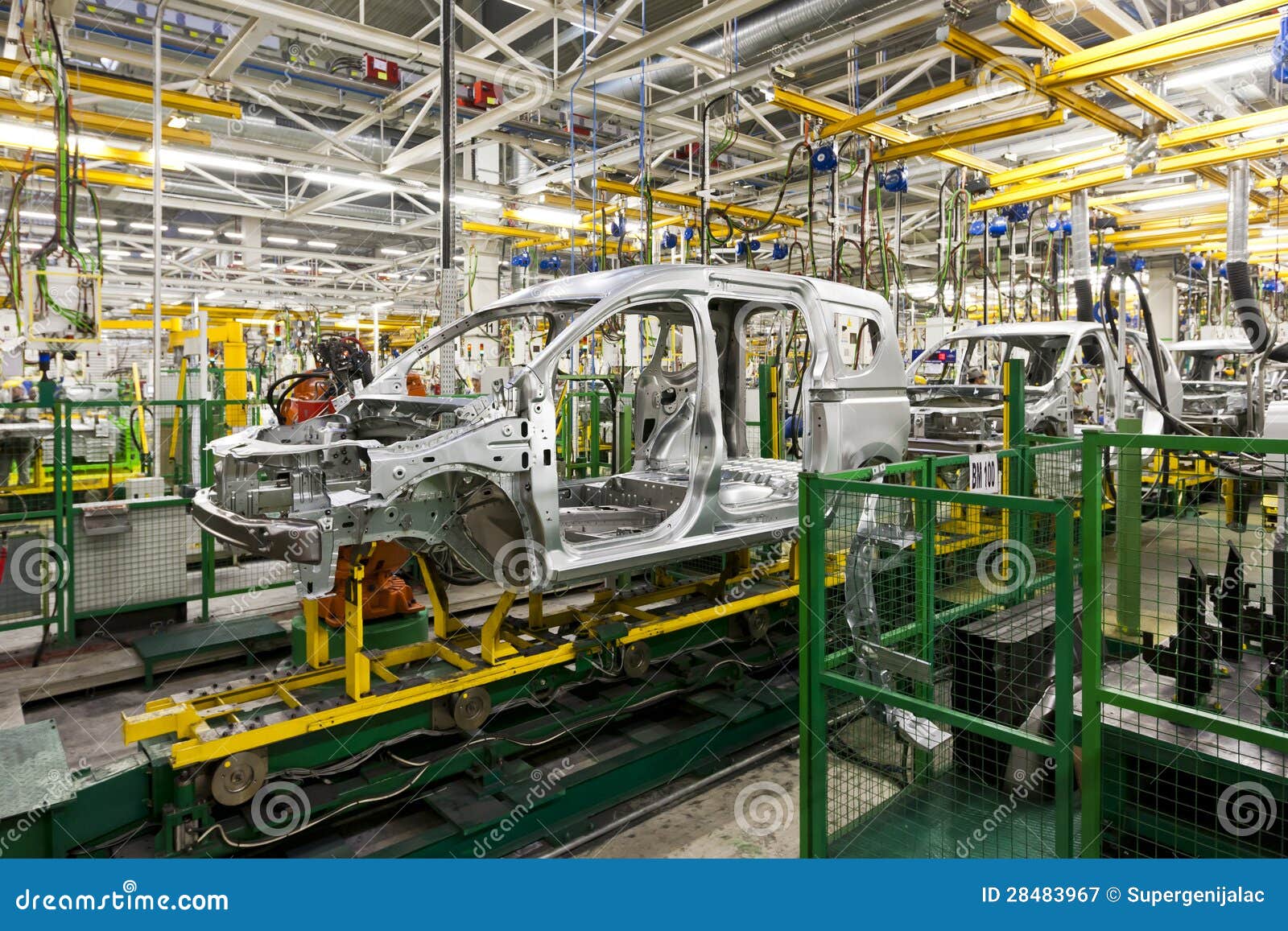 De productie van de auto stock afbeelding. Image of zwaar - 28483967