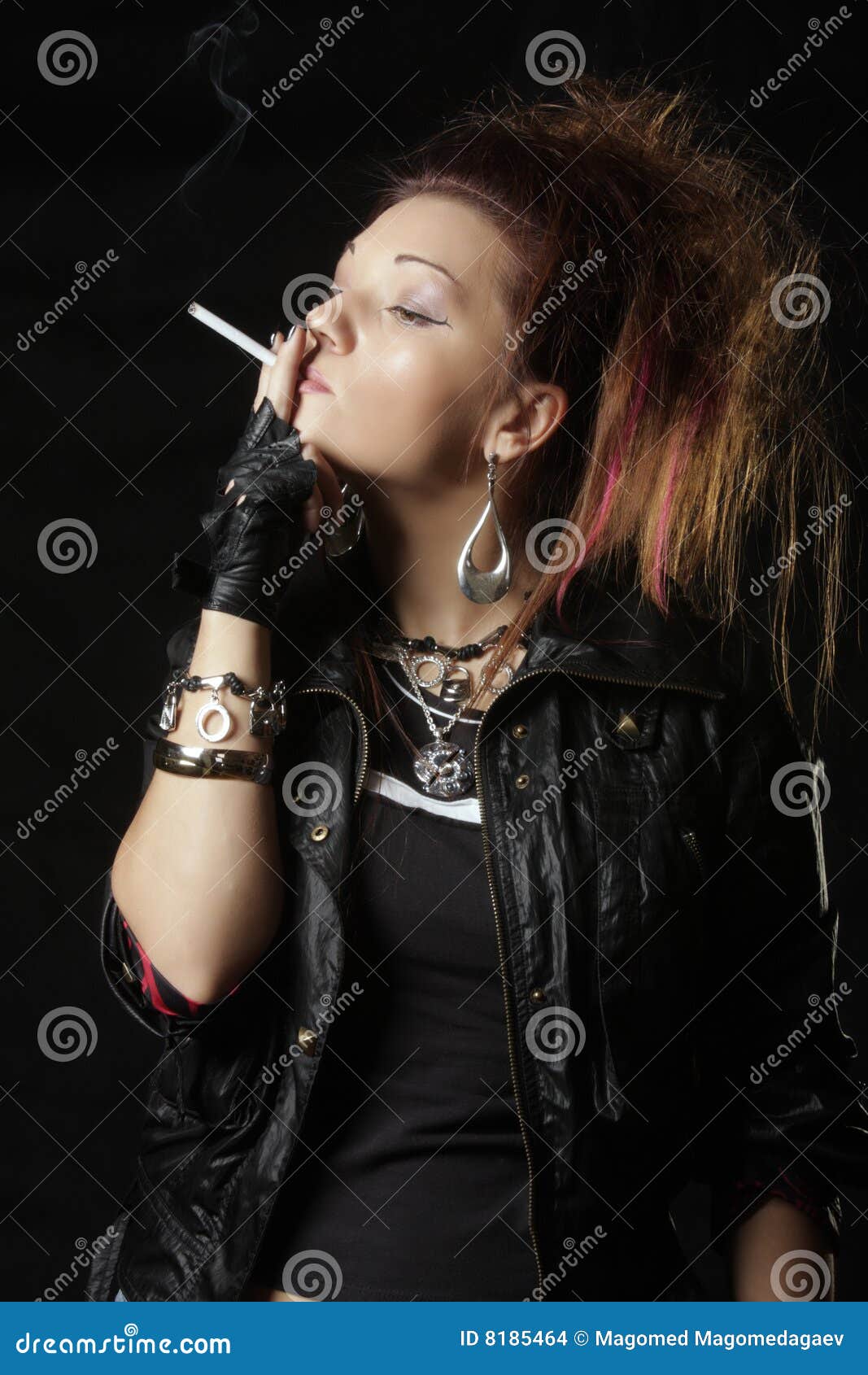 De Punkers Verkiezen Het Roken Stock Foto - Image of sigaretten, roken ...